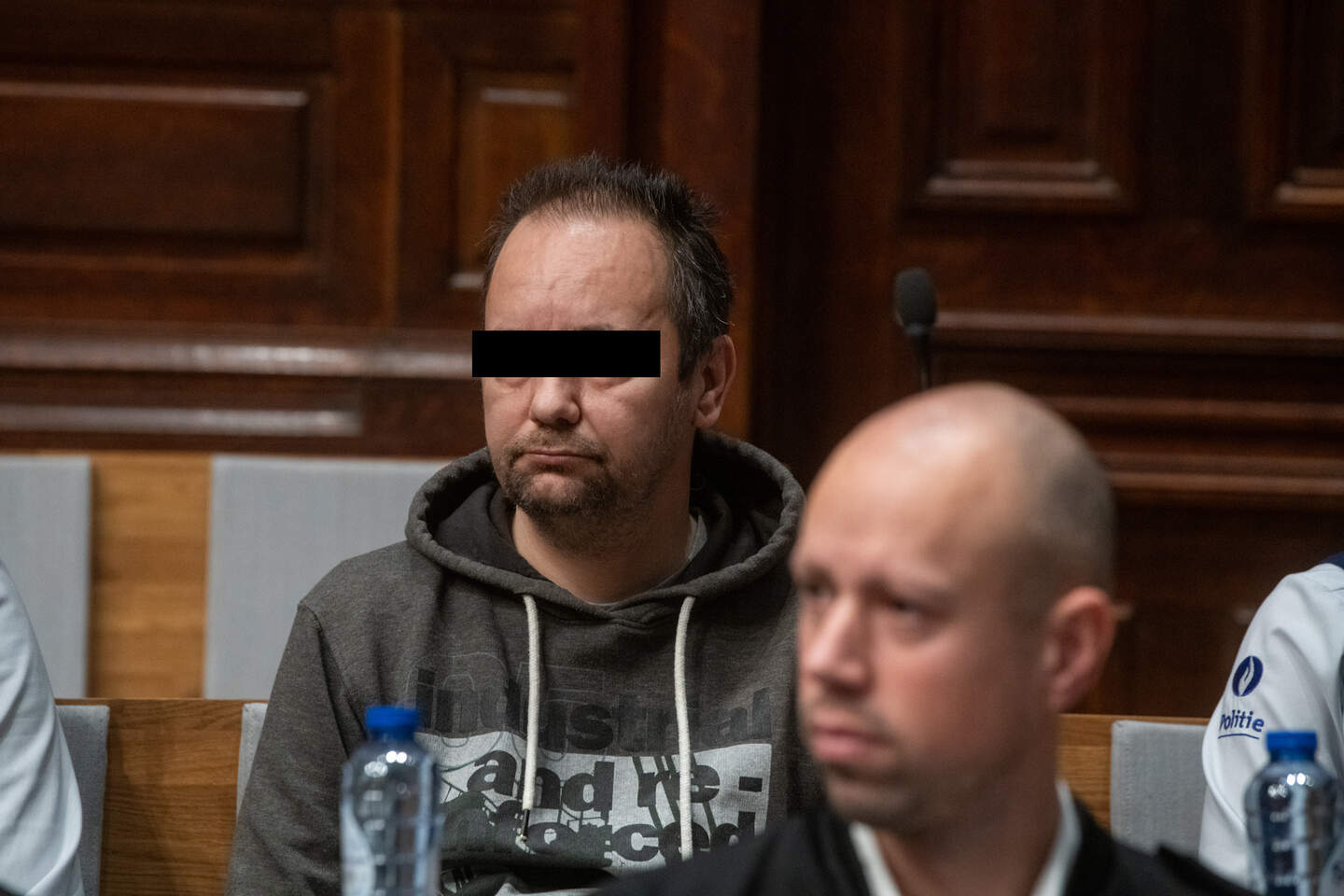 “Overal waar je keek, waren bloedsporen te zien”: politie getuigt over ...