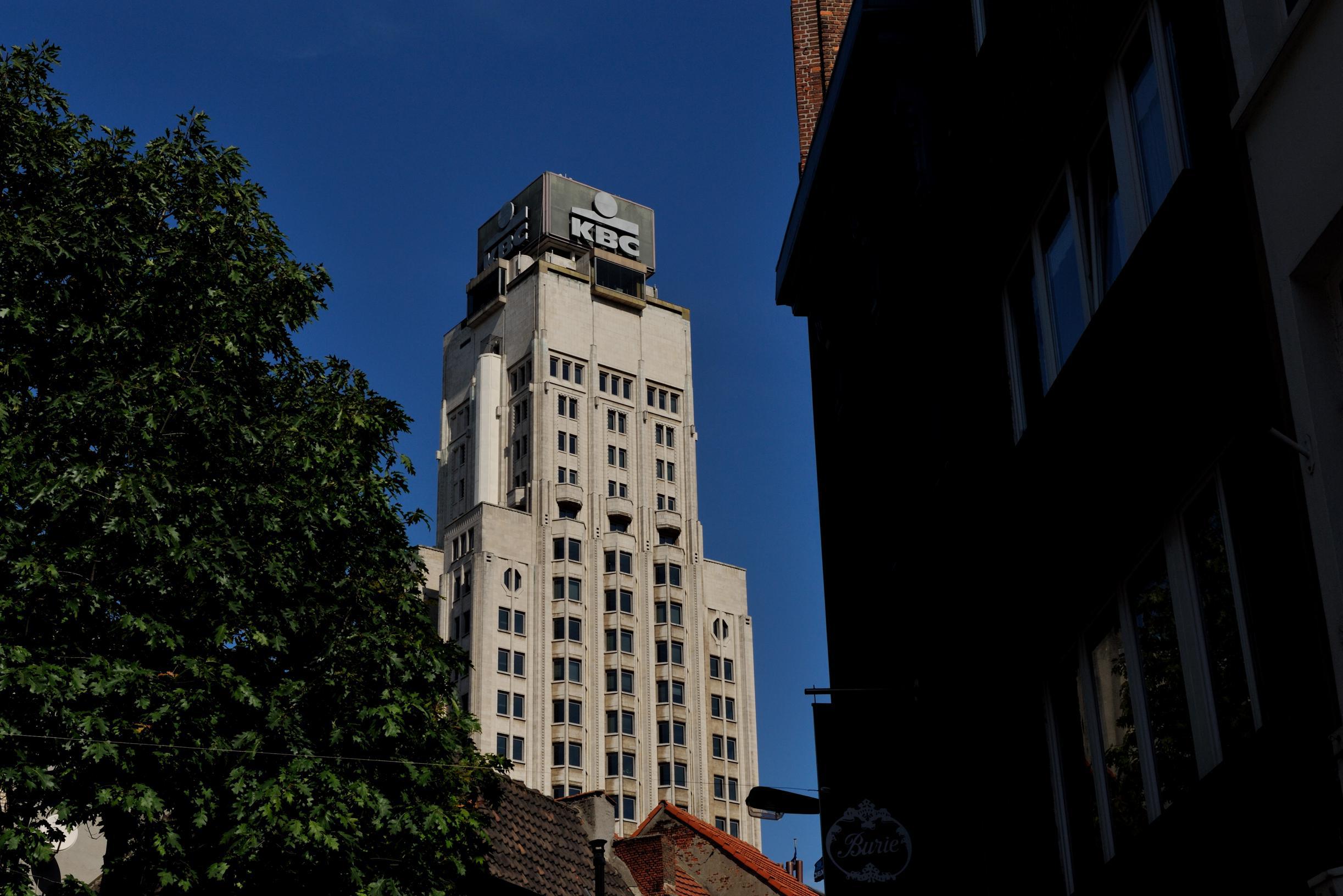 En toen ging alles op slot: zo overspoelde eerste coronagolf ons land ...