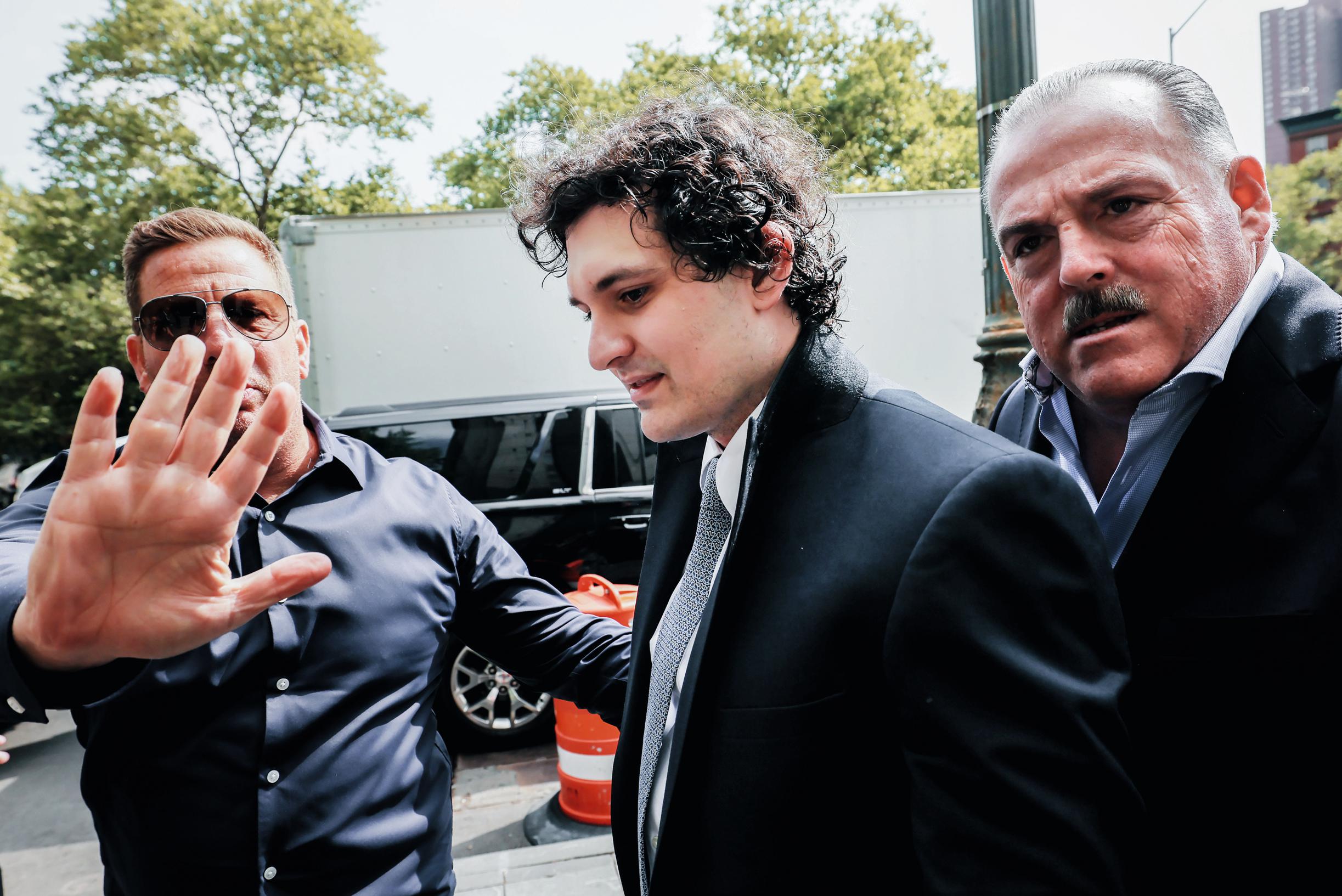 Van jonge miljardair naar 25 jaar cel: hoe cryptomagnaat Sam Bankman ...