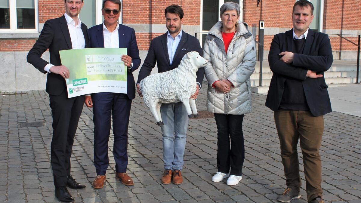 Kunstveiling levert Fonds Emma De Prince 5.000 euro op | GVA