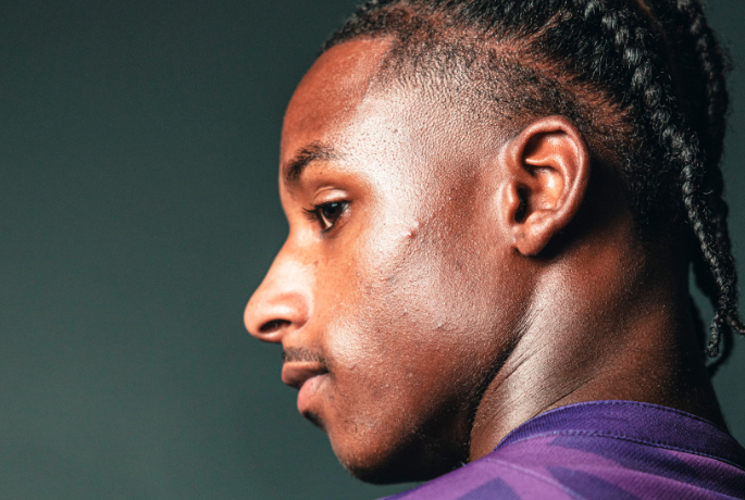 OFFICIEEL. Nieuwe vleugelverdediger voor Beerschot: Ar’Jany Martha moet ...