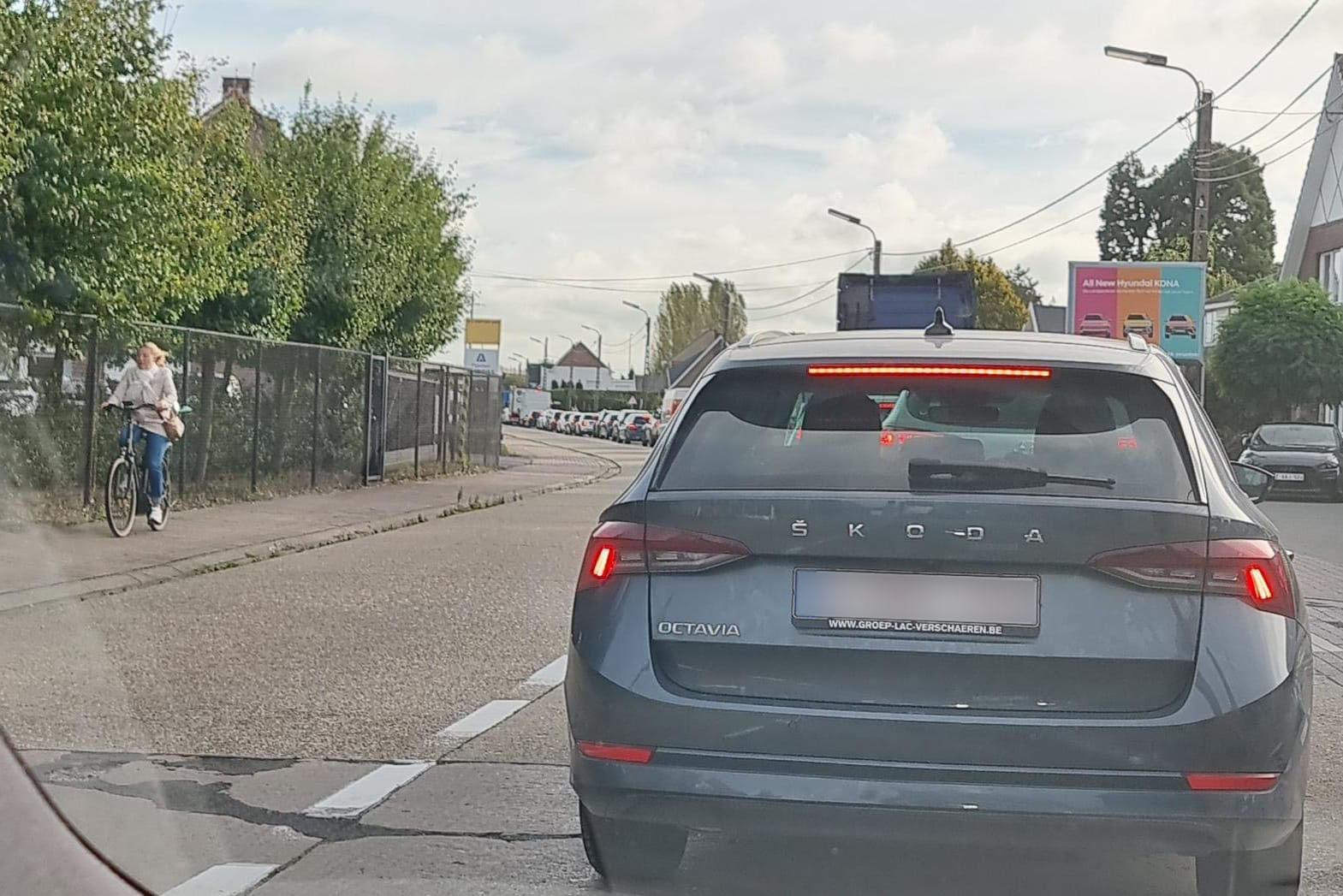 Fiberklaar werkt op Mechelsesteenweg, tijdelijke verkeerslichten moeten ...