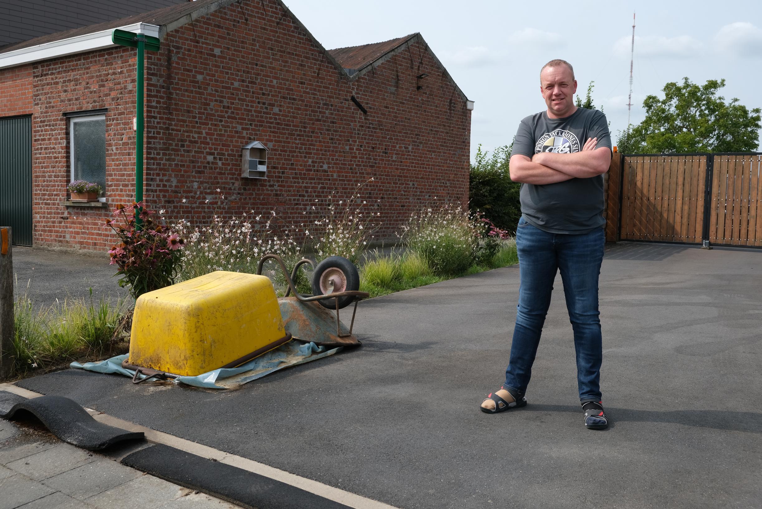 Dood schaap ligt al week op oprit van Davy: “Iedere dag moet ik het ...