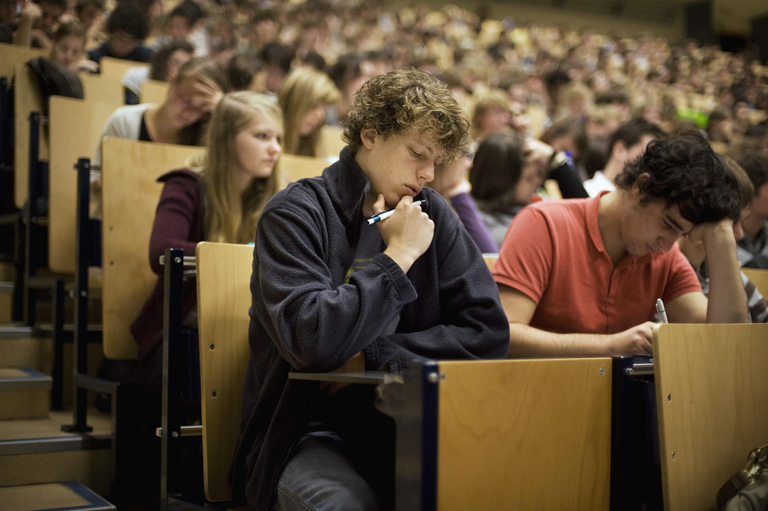 10.170 studenten haalden te slechte punten om nieuw academiejaar te ...