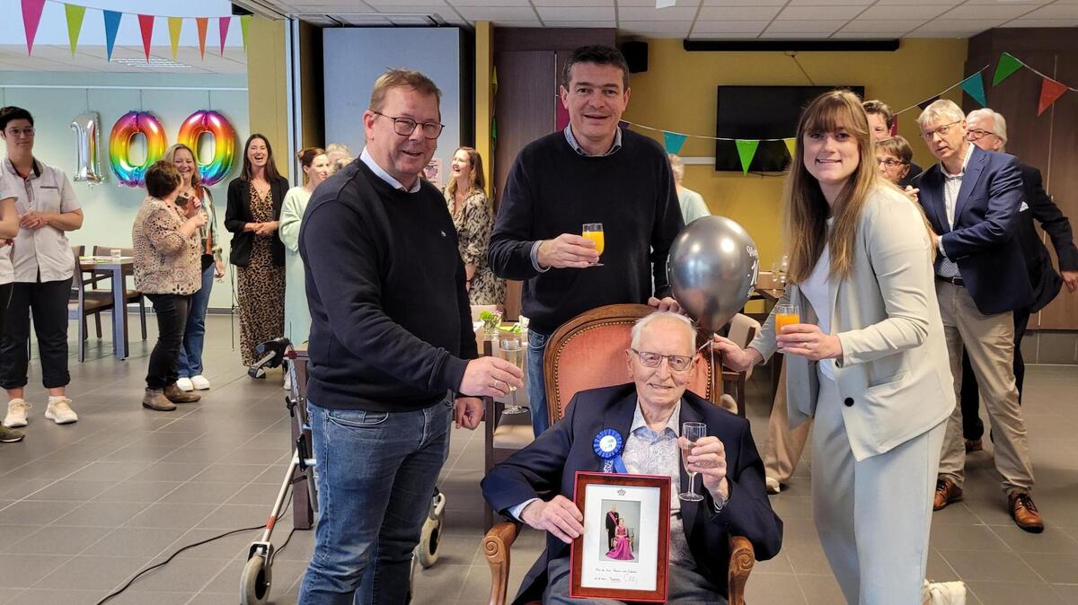Brecht viert eeuweling Piet Van Eekelen in woonzorgcentrum Sint-Maria | GVA