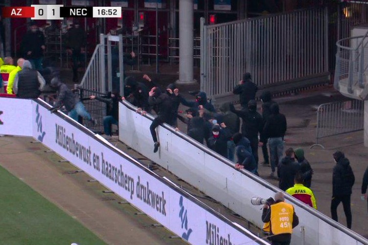 Relschoppers lappen coronaregels aan hun laars en dringen Nederlandse ...