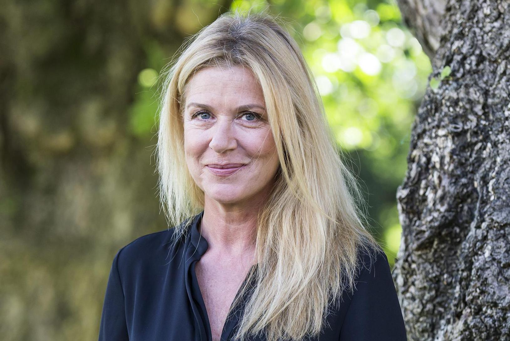 Barbara Sarafian mocht toneelopleiding niet afmaken van Dora Van der ...