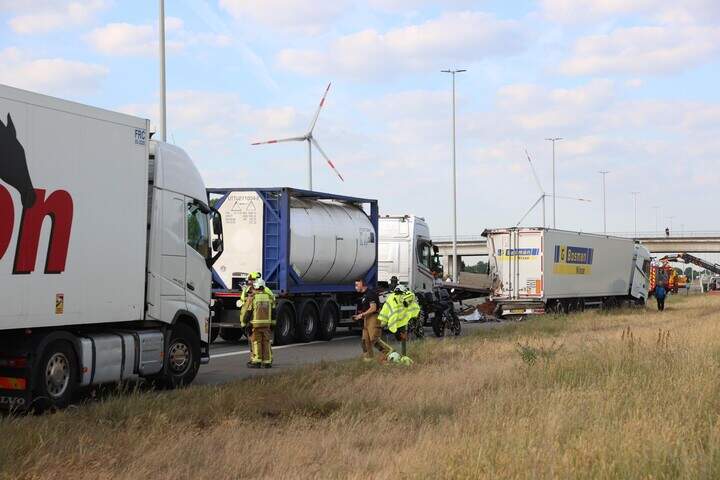 E19 richting Antwerpen gedeeltelijk vrij: snelweg was acht uur lang ...