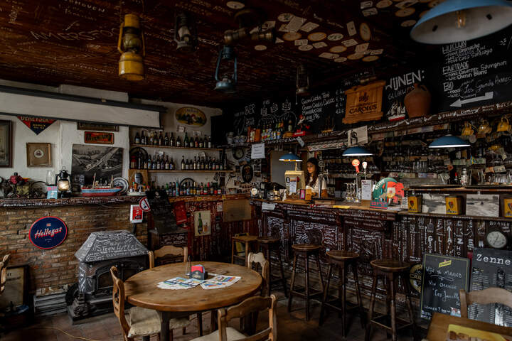 Nieuwe eigenaar Zennegat 13 houdt vast aan traditie van bruine kroeg ...