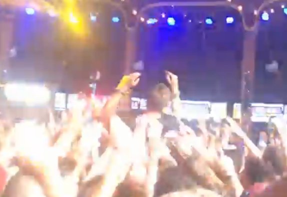 Rode Duivels crowdsurfen op Tomorrowland | GVA