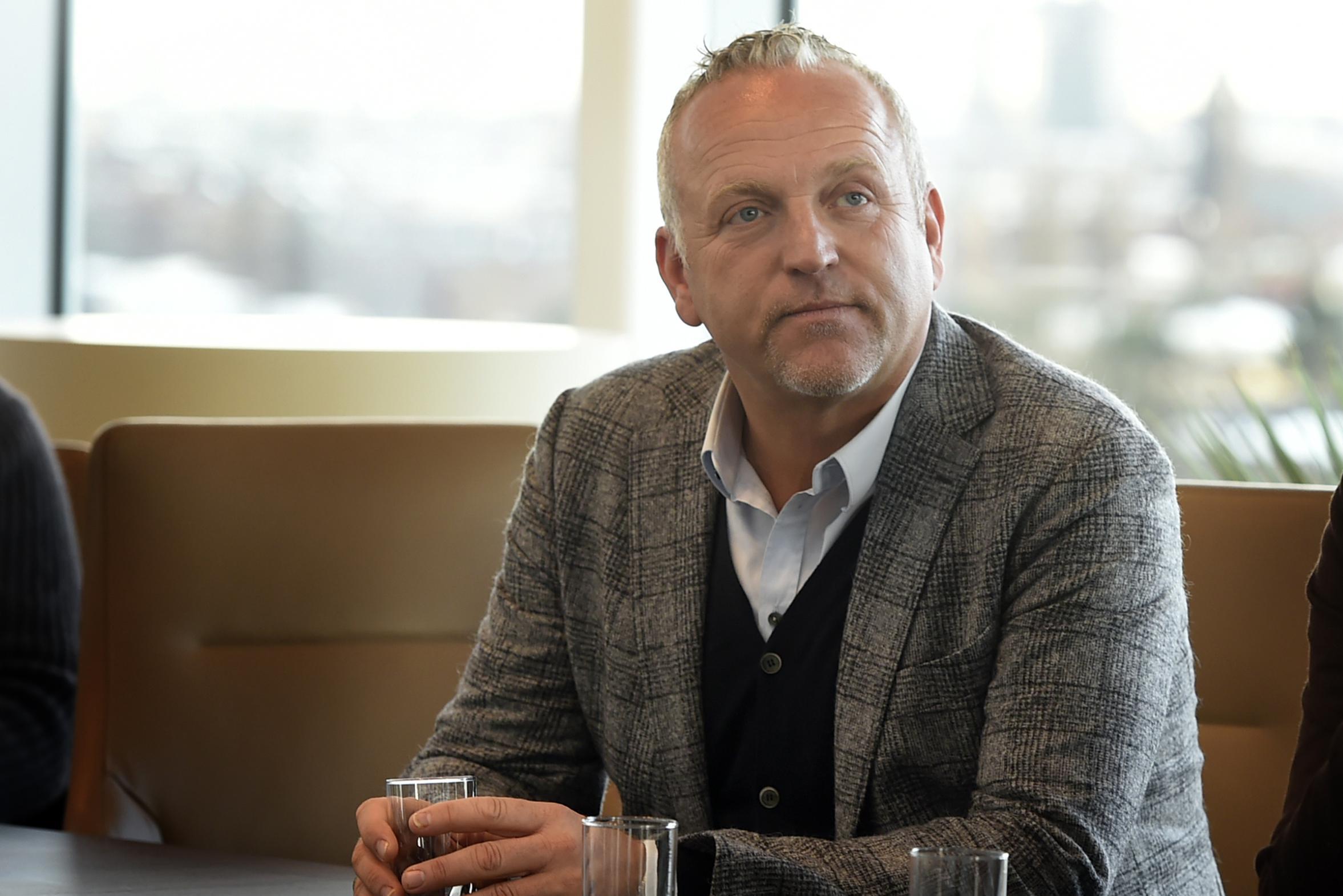 Verdrietige Gordon na relatiebreuk terug in Nederland: “Alsof er iemand overlijdt” | GVA