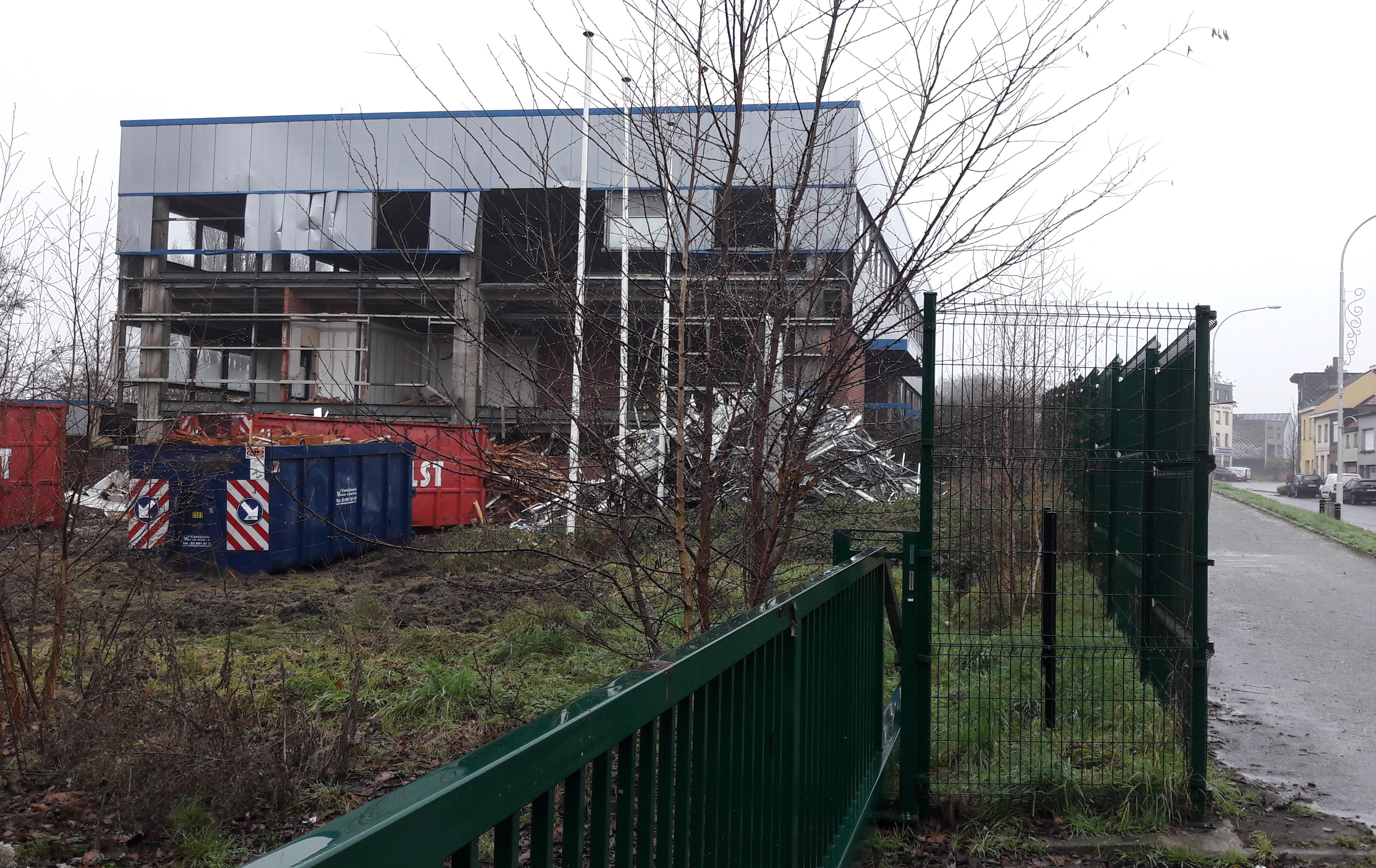 Laatste relict van Bekaert-fabriek in Heuvelstraat gaat tegen de vlakte ...