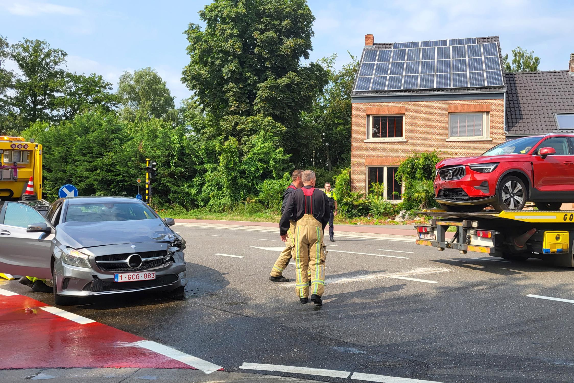 Twee gewonden bij botsing op kruispunt | Nieuwsblad