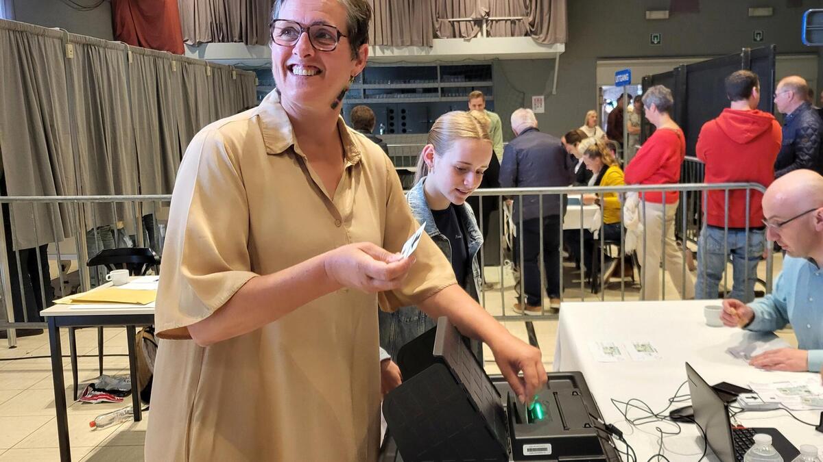 Uittredend burgemeester Mien Van Olmen neemt haar zitje niet op in ...