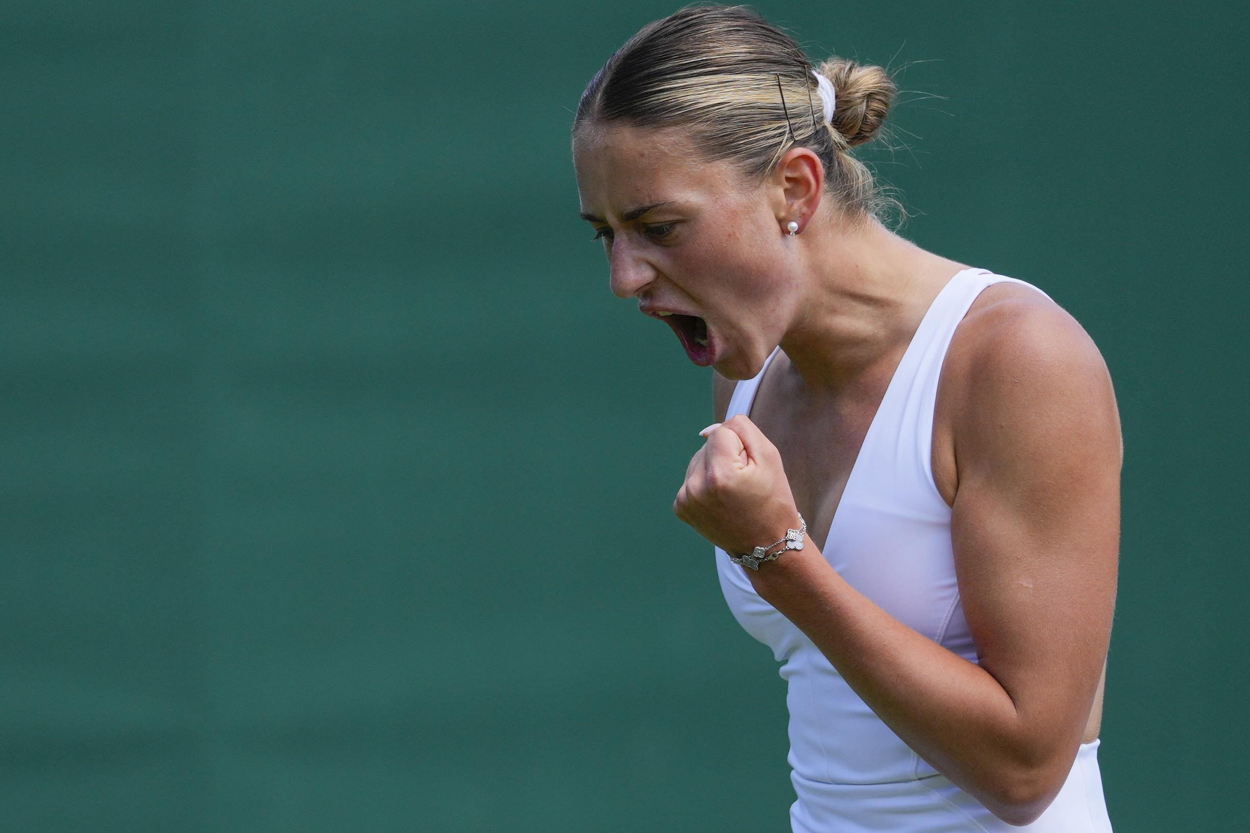 De magie van ‘The Marta Dress’? Knotsgekke comeback op Wimbledon doet ...