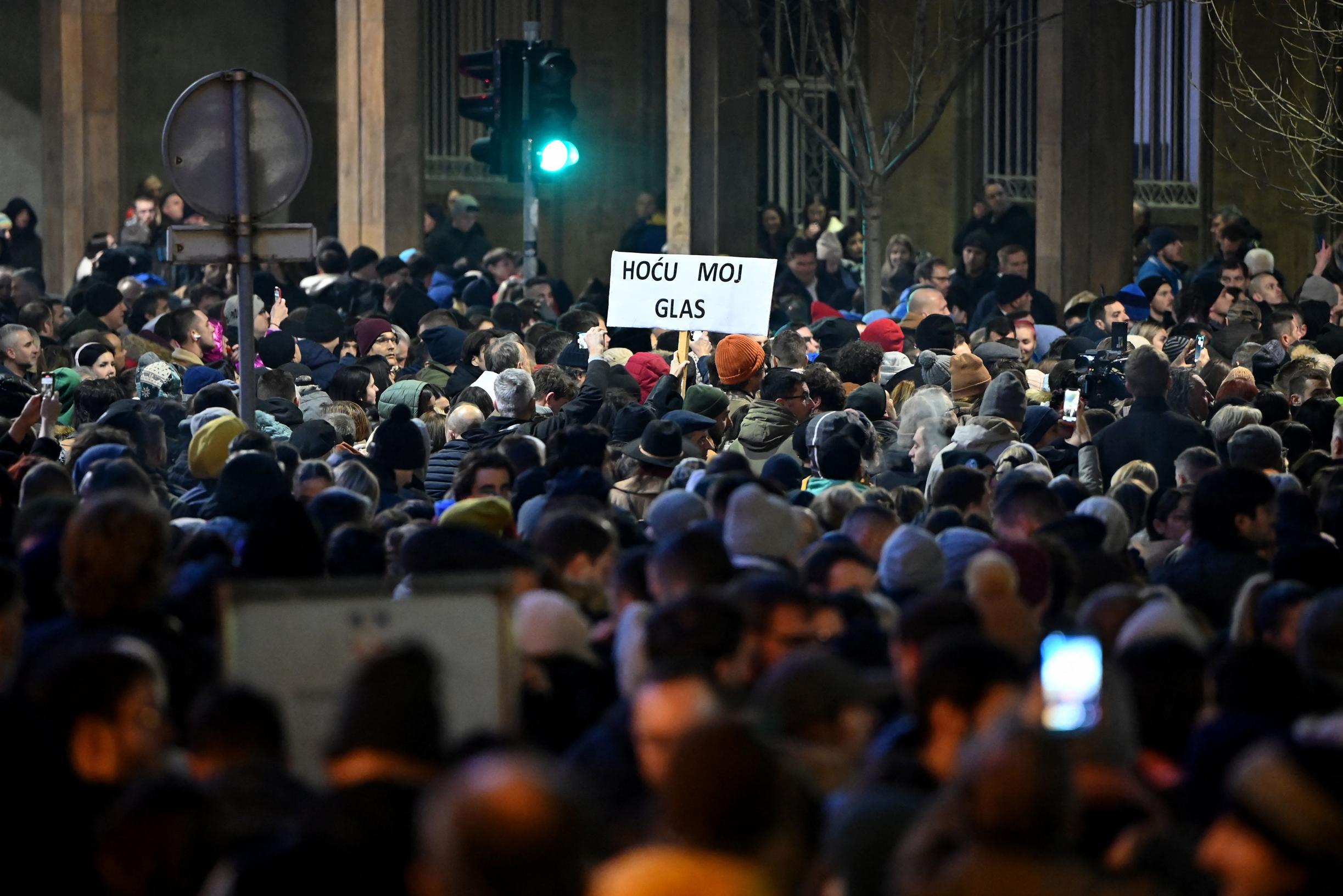 Servische oppositie roept op tot betoging na “frauduleuze ...