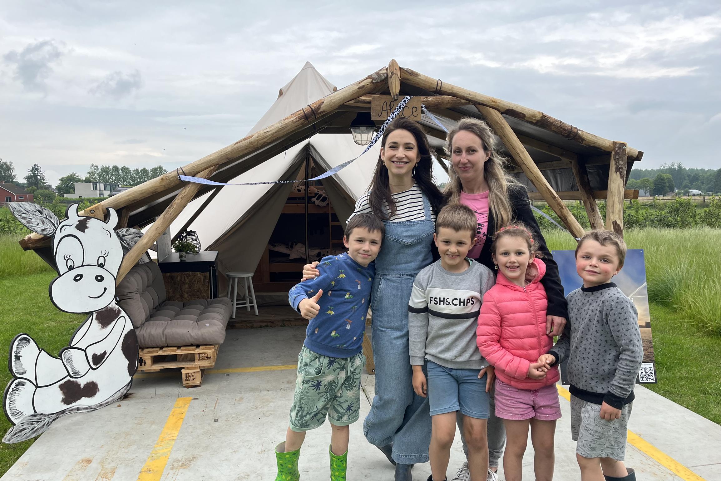 Actrice Jasmijn Van Hoof overnacht als eerste op nieuwe boerenglamping ...