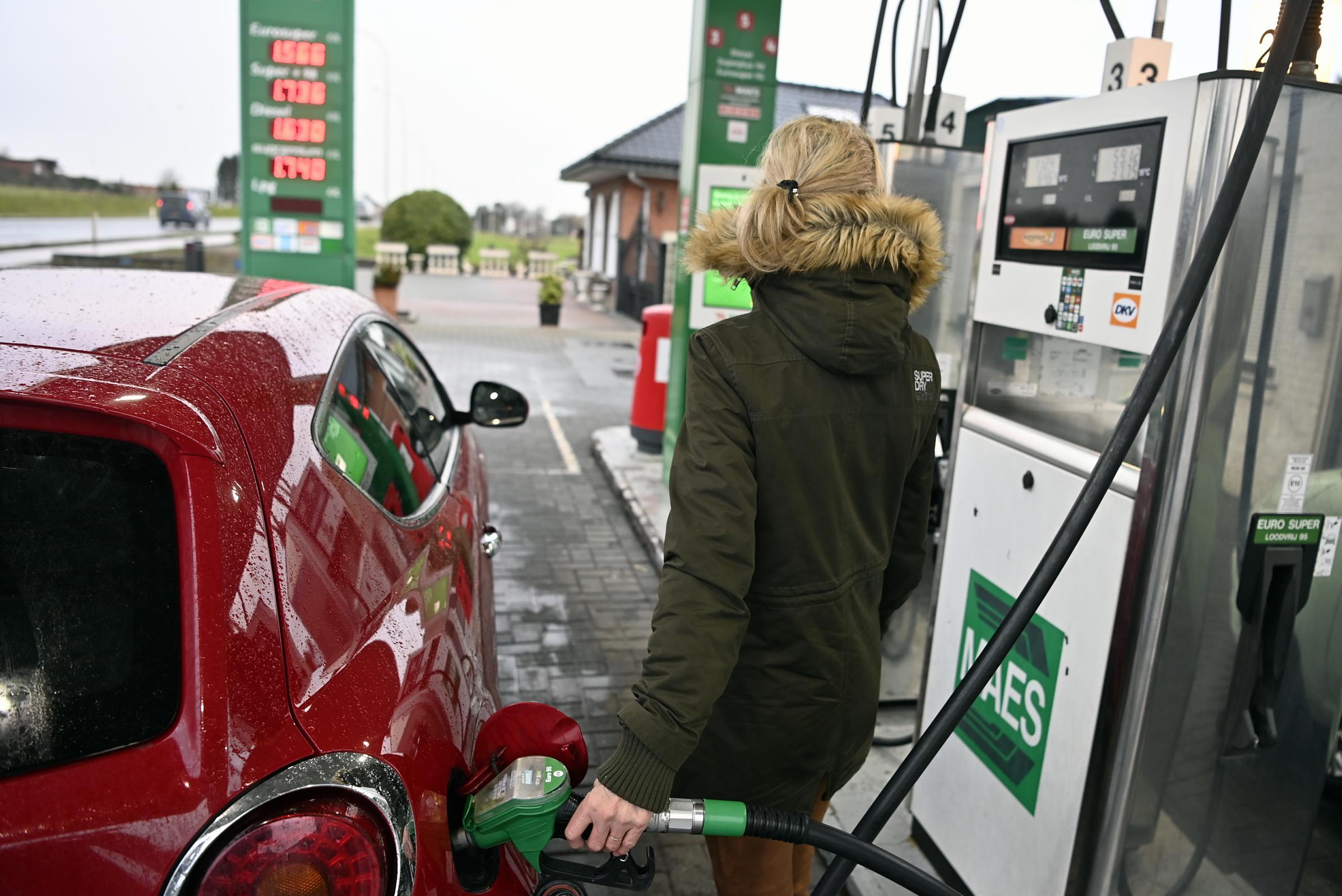 Benzine wordt opnieuw wat goedkoper | GVA
