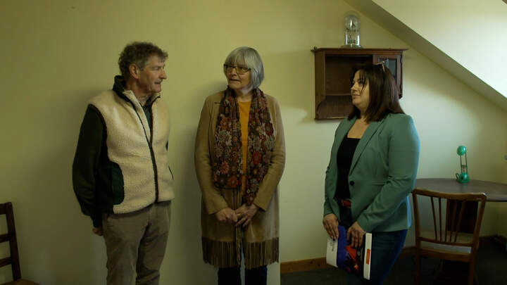 Liefst 26 jaar na eindwinst in ‘De Mol’ doet Hugo mee aan ‘Huizenjagers ...