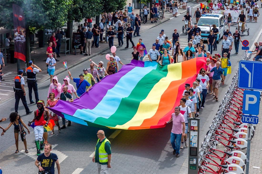 Voor het eerst delegatie met hiv-positieve mensen in Antwerp Pride ...
