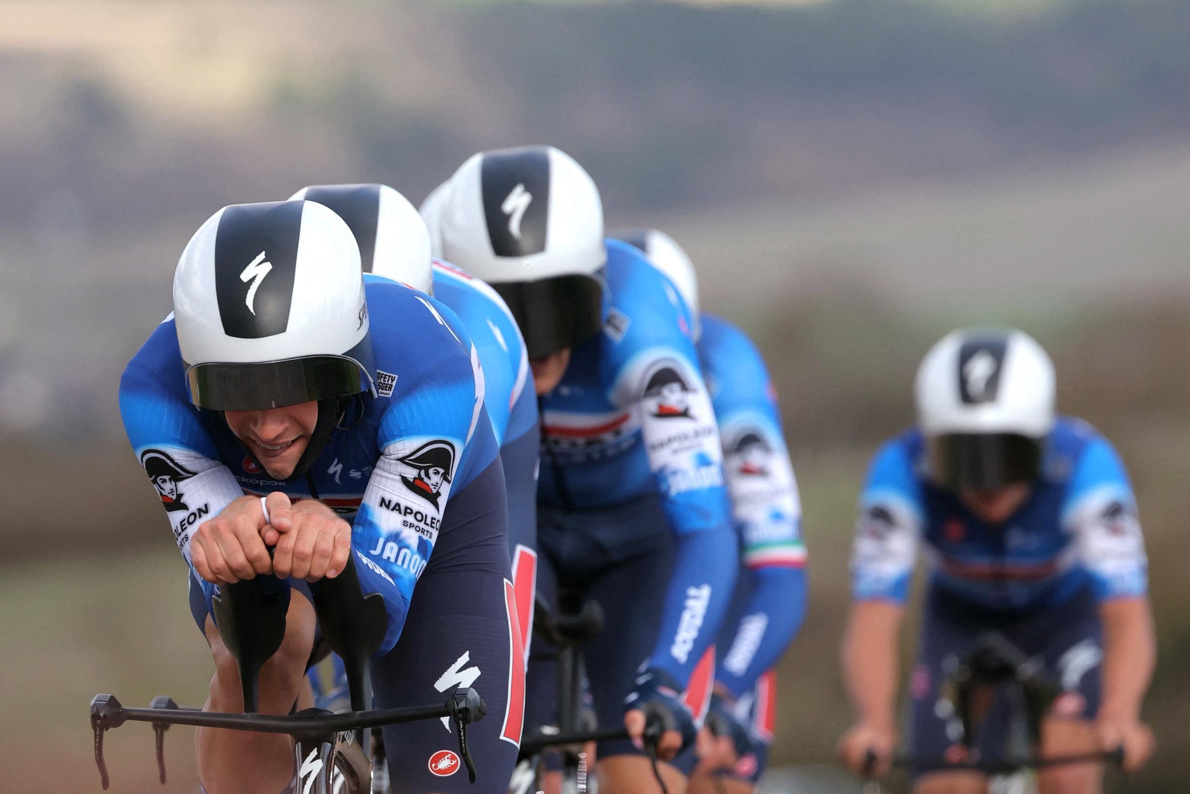 Geen geel voor Remco Evenepoel: Soudal Quick-Step valt na kanonstart ...