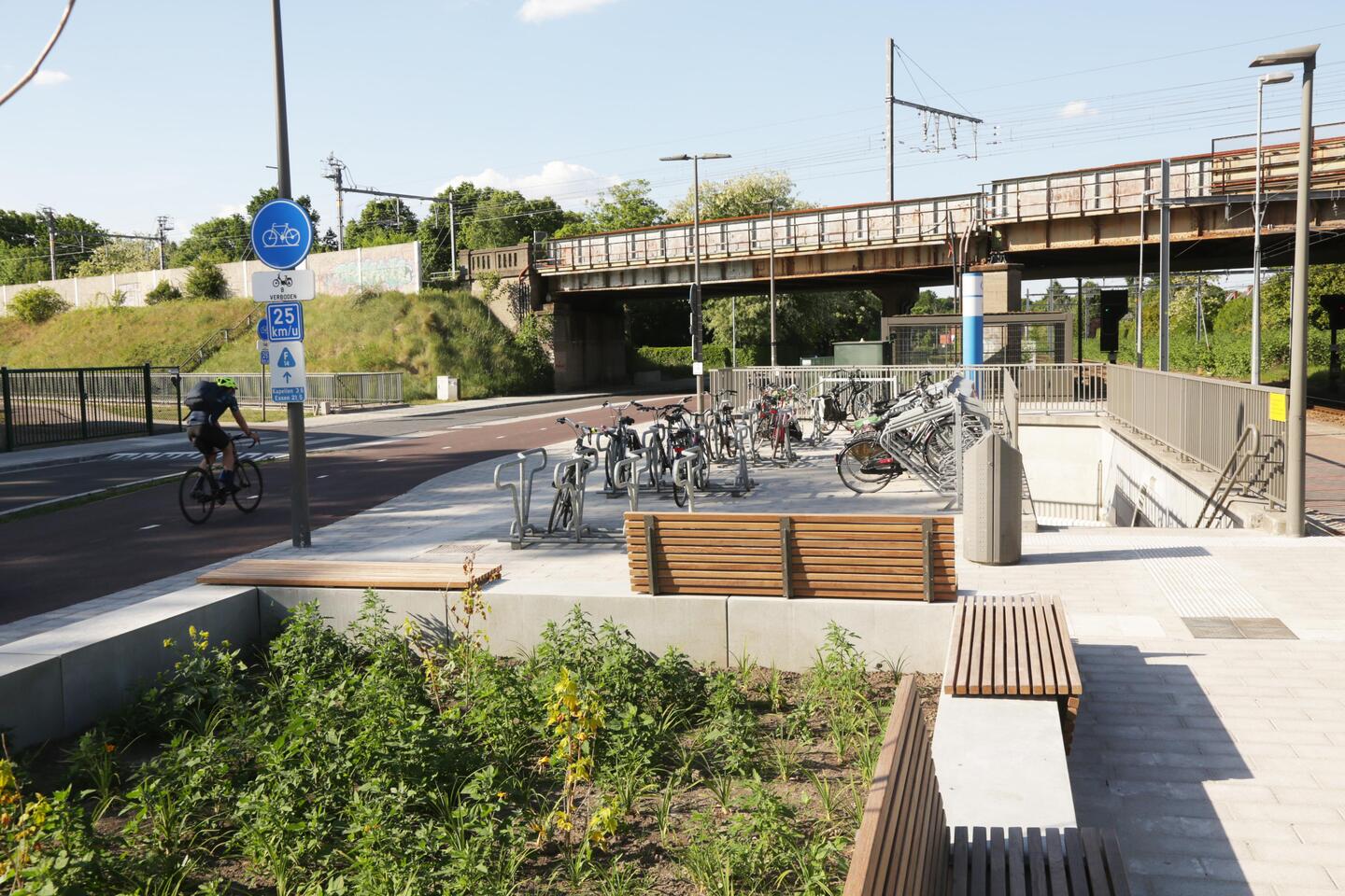 Stationsomgeving Ekeren steekt in nieuw jasje | GVA