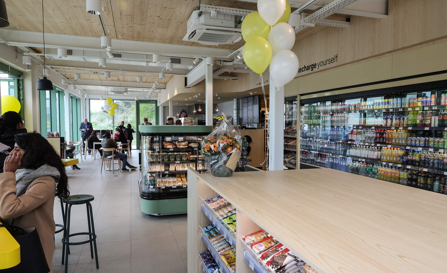 Fastned opent 54ste snellaadstation aan E19 in Sint-Job-in-’t-Goor ...