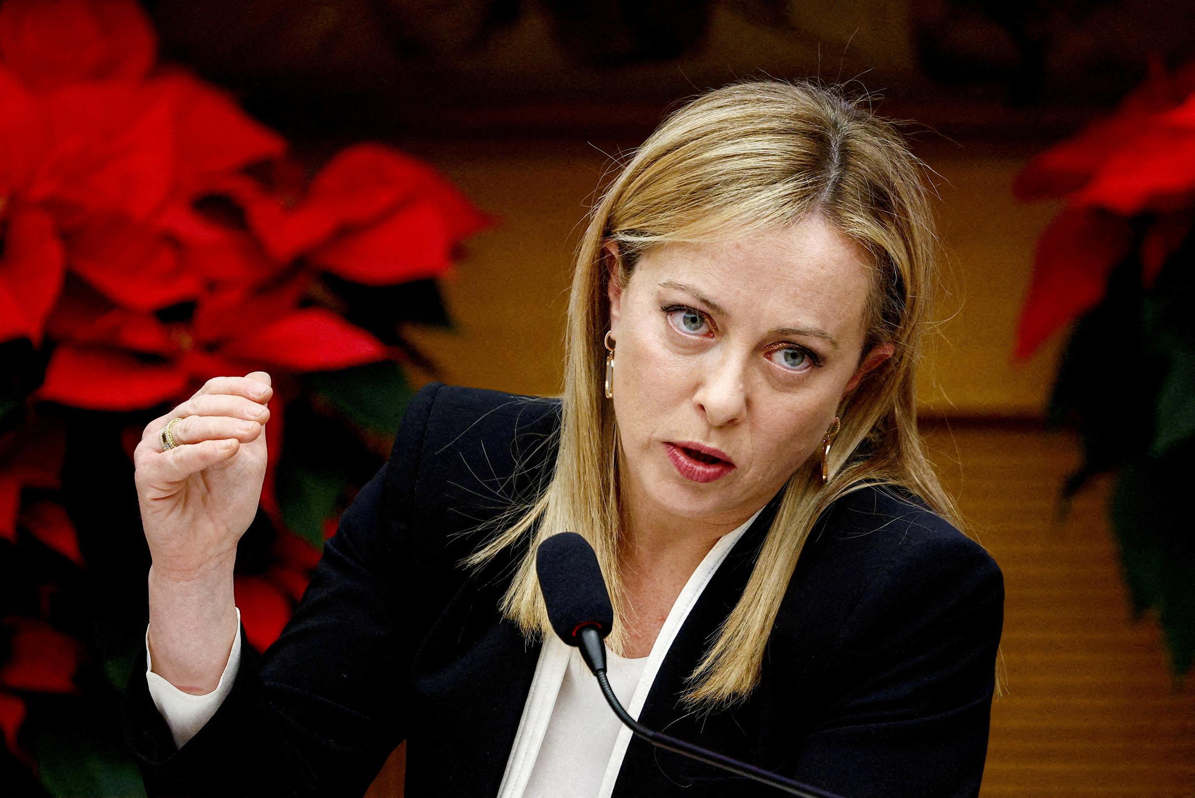 Italiaanse premier Meloni sleept Placebo-zanger voor de rechter wegens ...