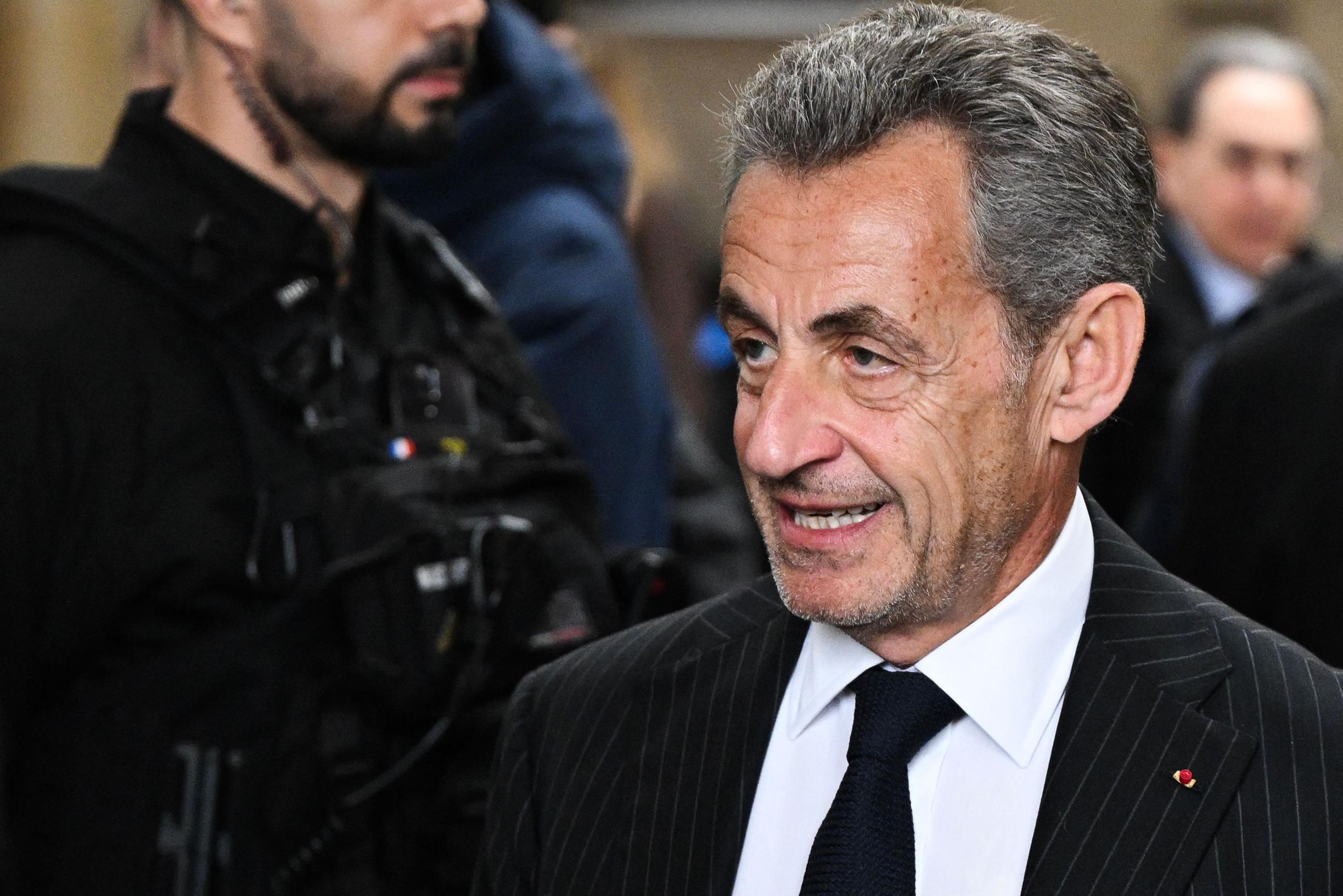 Franse ex-president Sarkozy veroordeeld tot 1 jaar cel voor campagnefraude | GVA