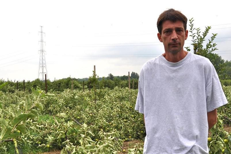 Brandweer rukt massaal uit naar fruitkweker die net wat kartonnen dozen ...