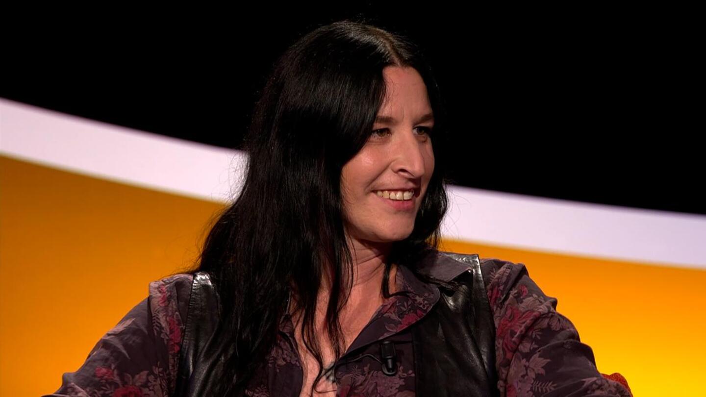 Net als Raven uit ‘De slimste mens’ is Emmanuelle intersekse: “Mijn ...