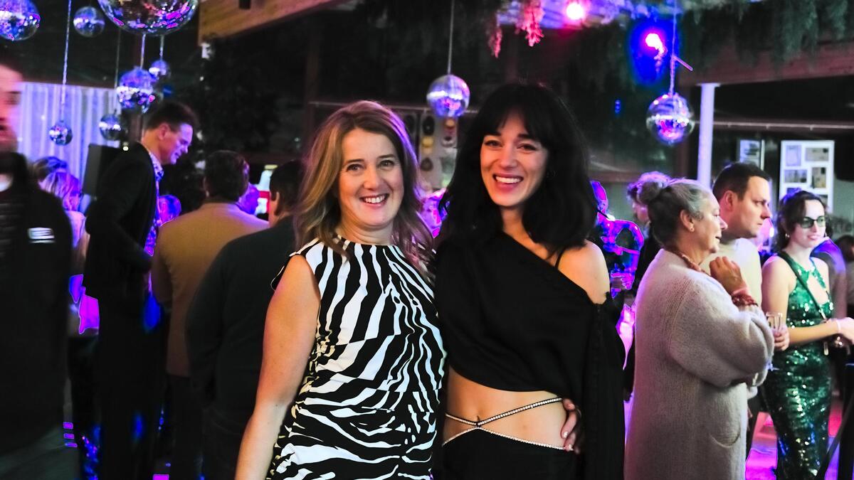 Van Antwerpse slagersdochter tot modegoeroe: Edegemse Emmy (60) drukt ...