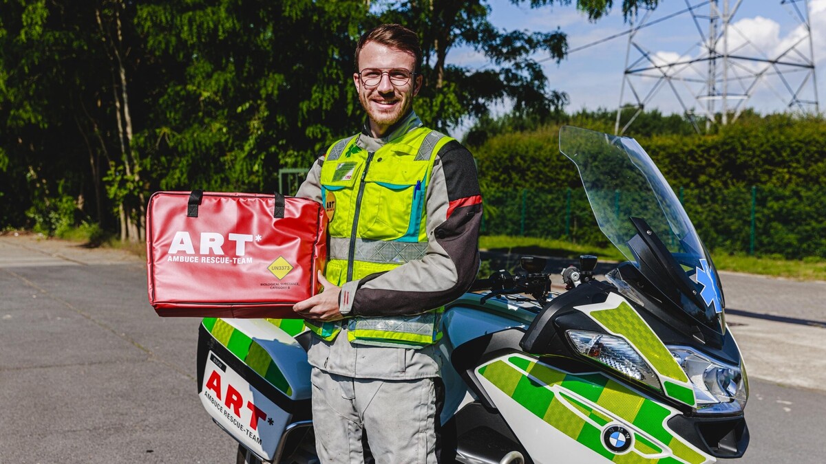 Ambulances te veel opgehouden in verkeer: Ambuce Rescue Team zet daarom ...