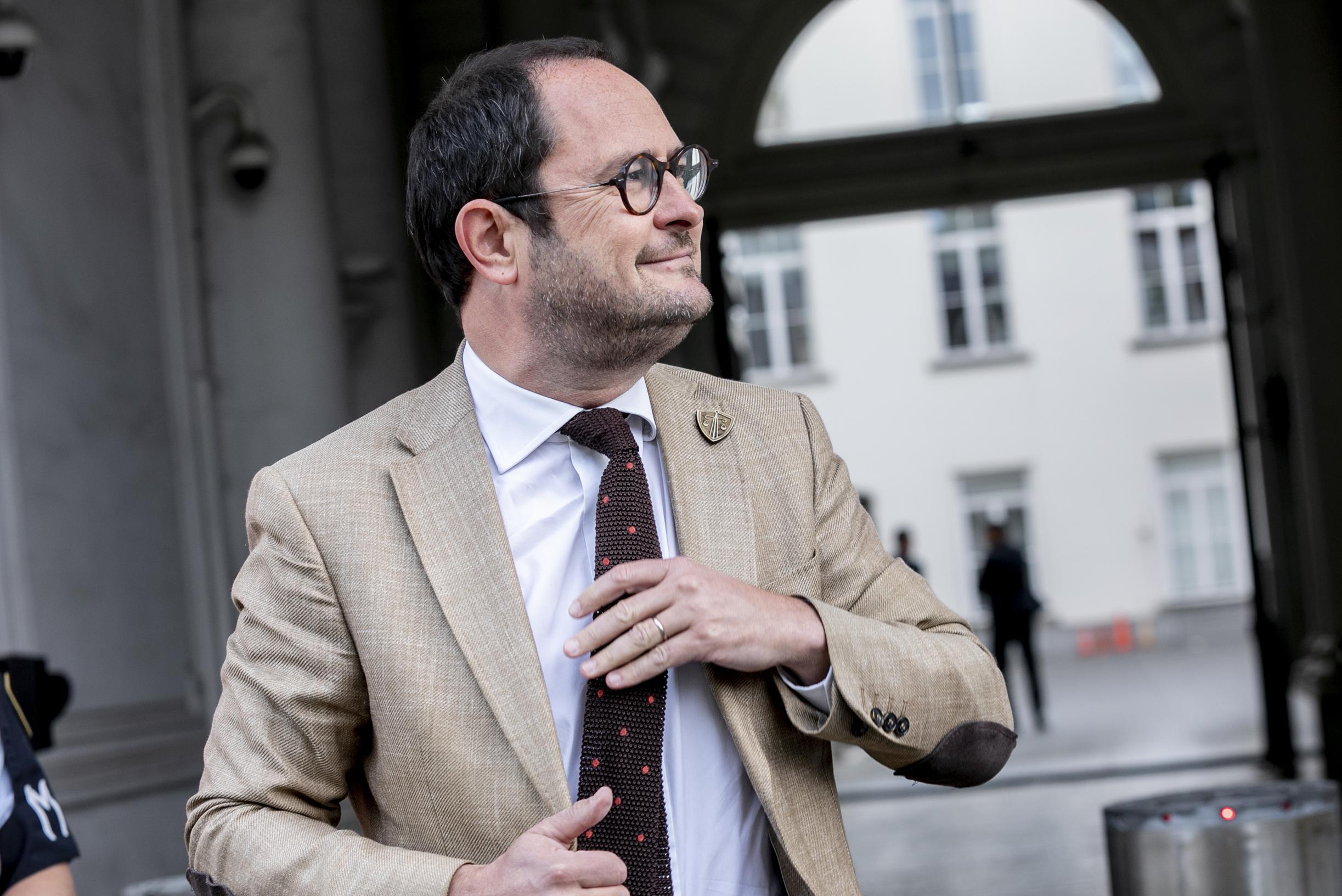 Ook VSOA vraagt ontslag Van Quickenborne, minister ontkent dat er nog dossier over geweld tegen ...