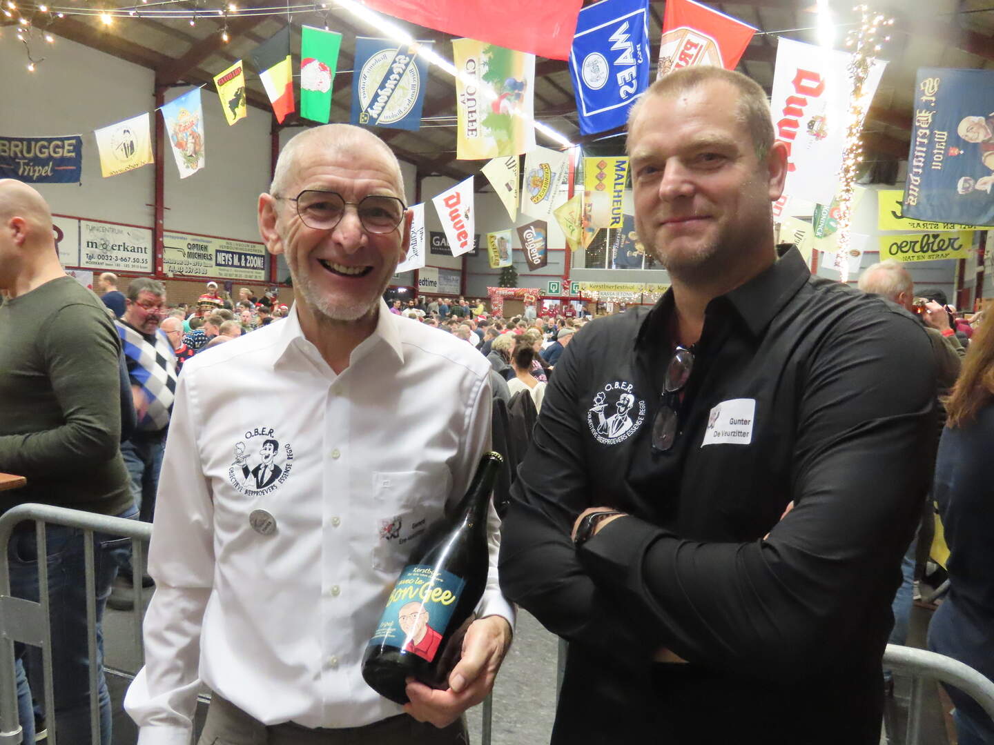 Friese vrienden helpen al jaren op Kerstbierfestival in Essen: “Leuke ...