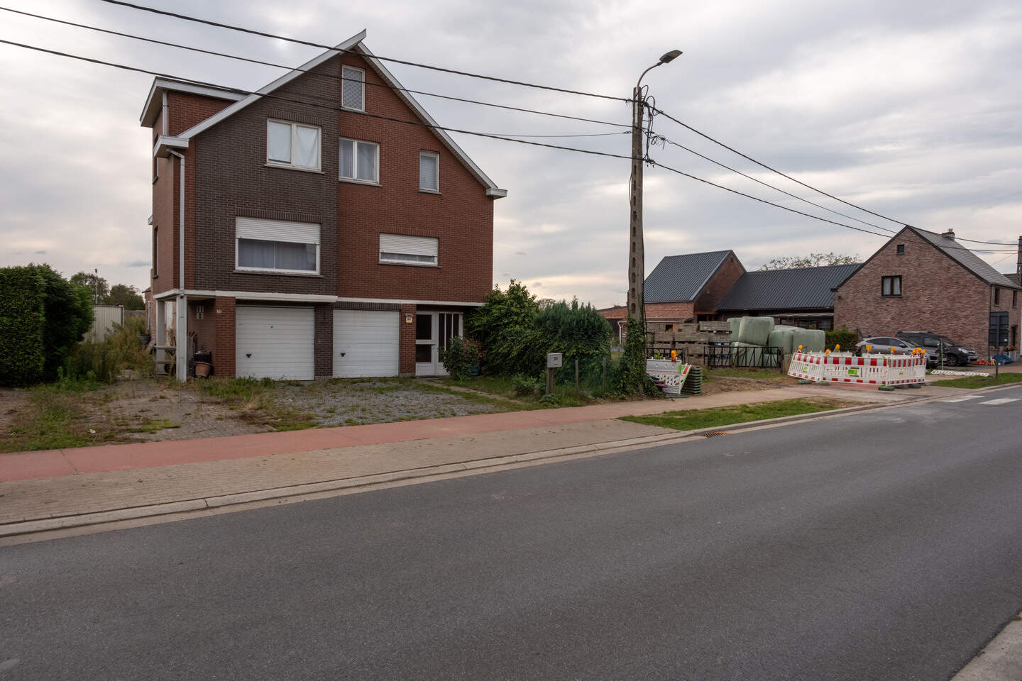 “Dit huis is van Pfizer”: aanbellen aan het begin van de Lichterstraat ...