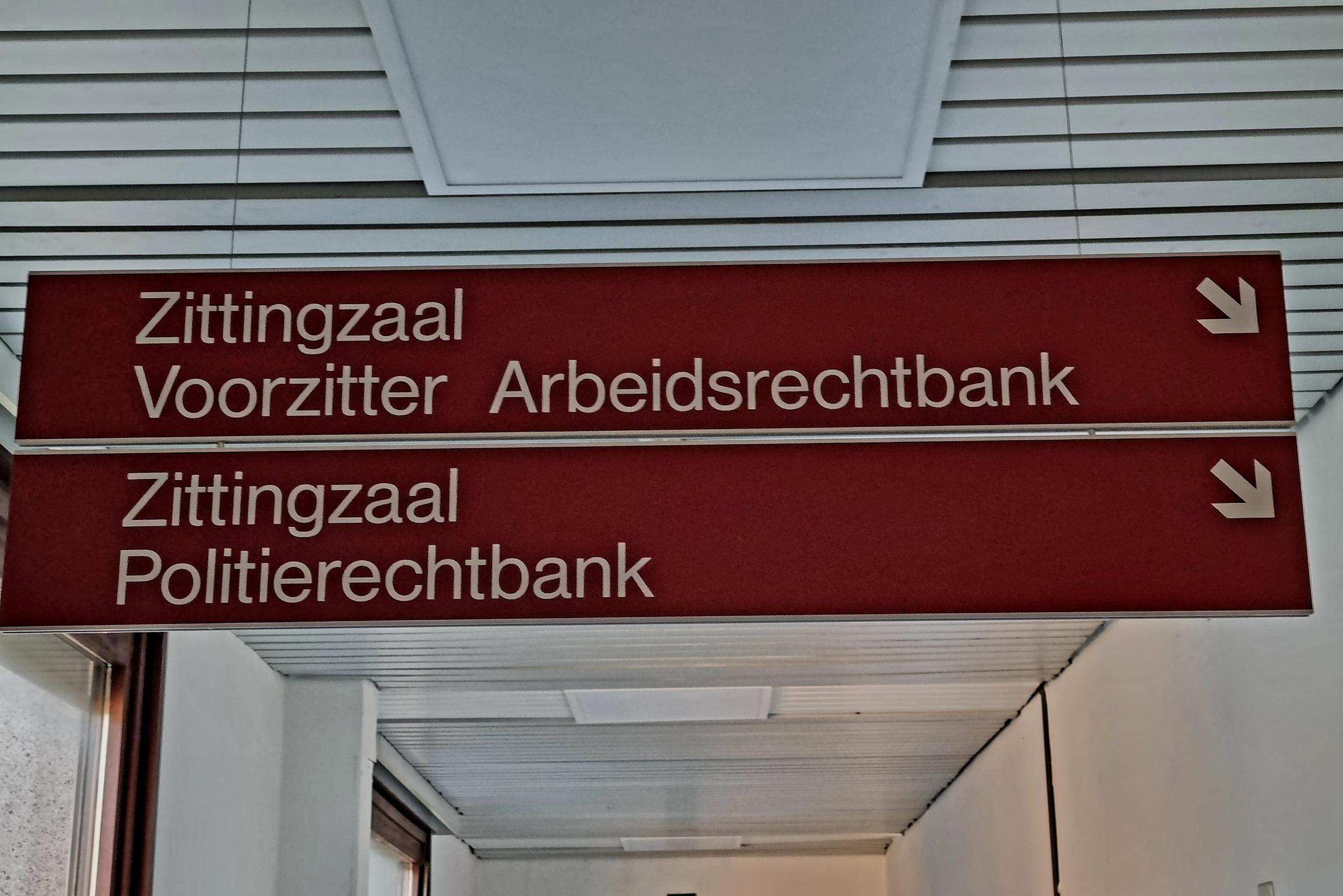 Vrachtwagen wordt aangereden door trein: “Moeilijk te zien of de ...