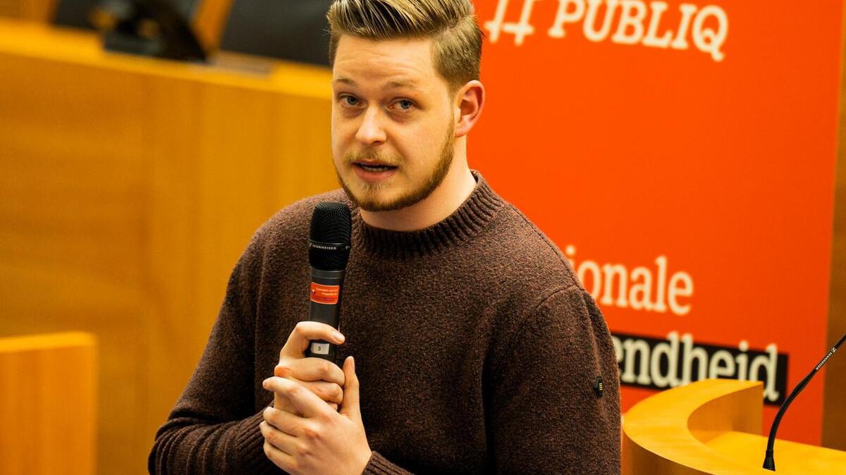 Schotenaar Arne (24) triomfeert in Brussels Parlement als laureaat in ...