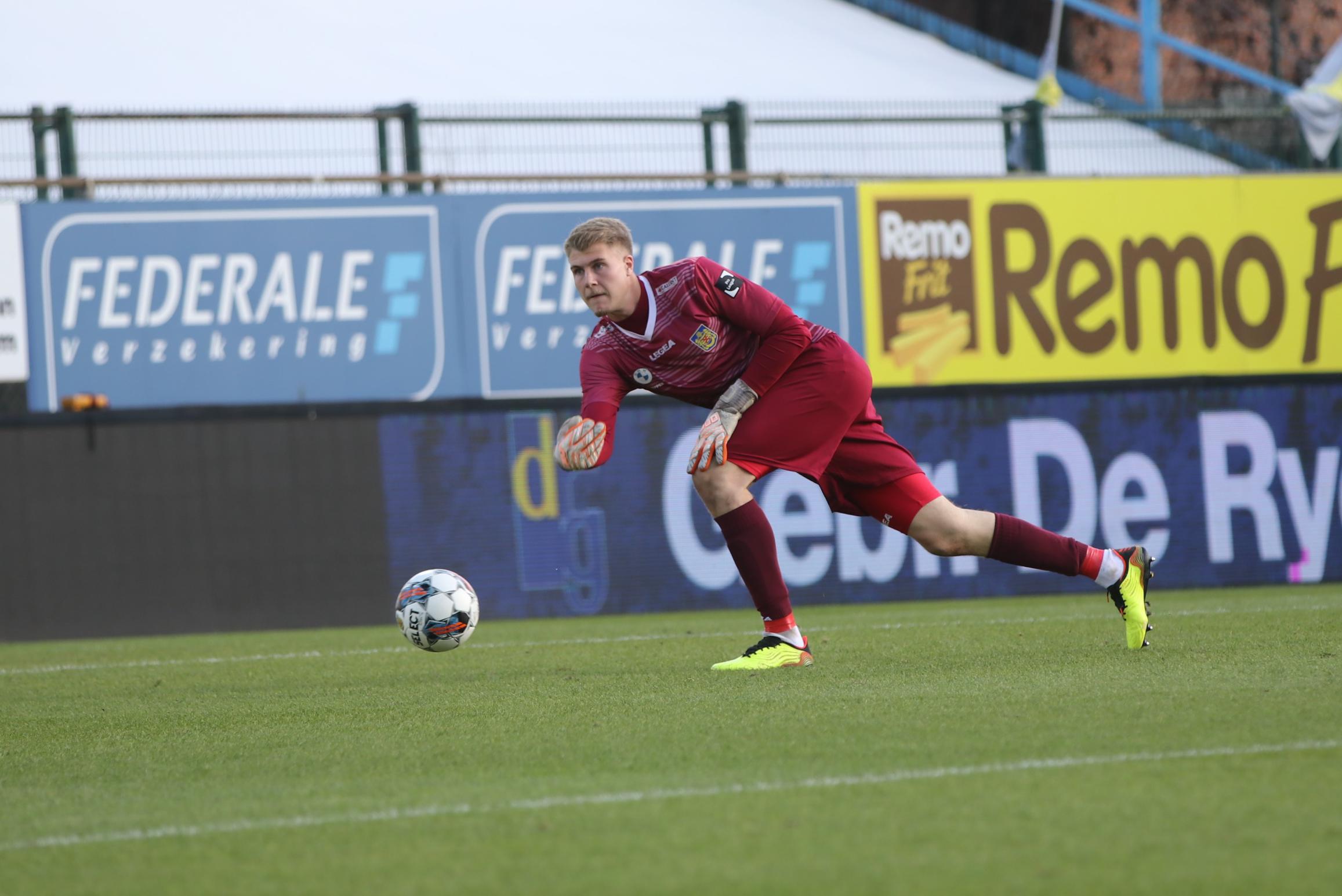 Doelman Beau Reus droomt van de titel met SK Beveren: “Deze club hoort ...