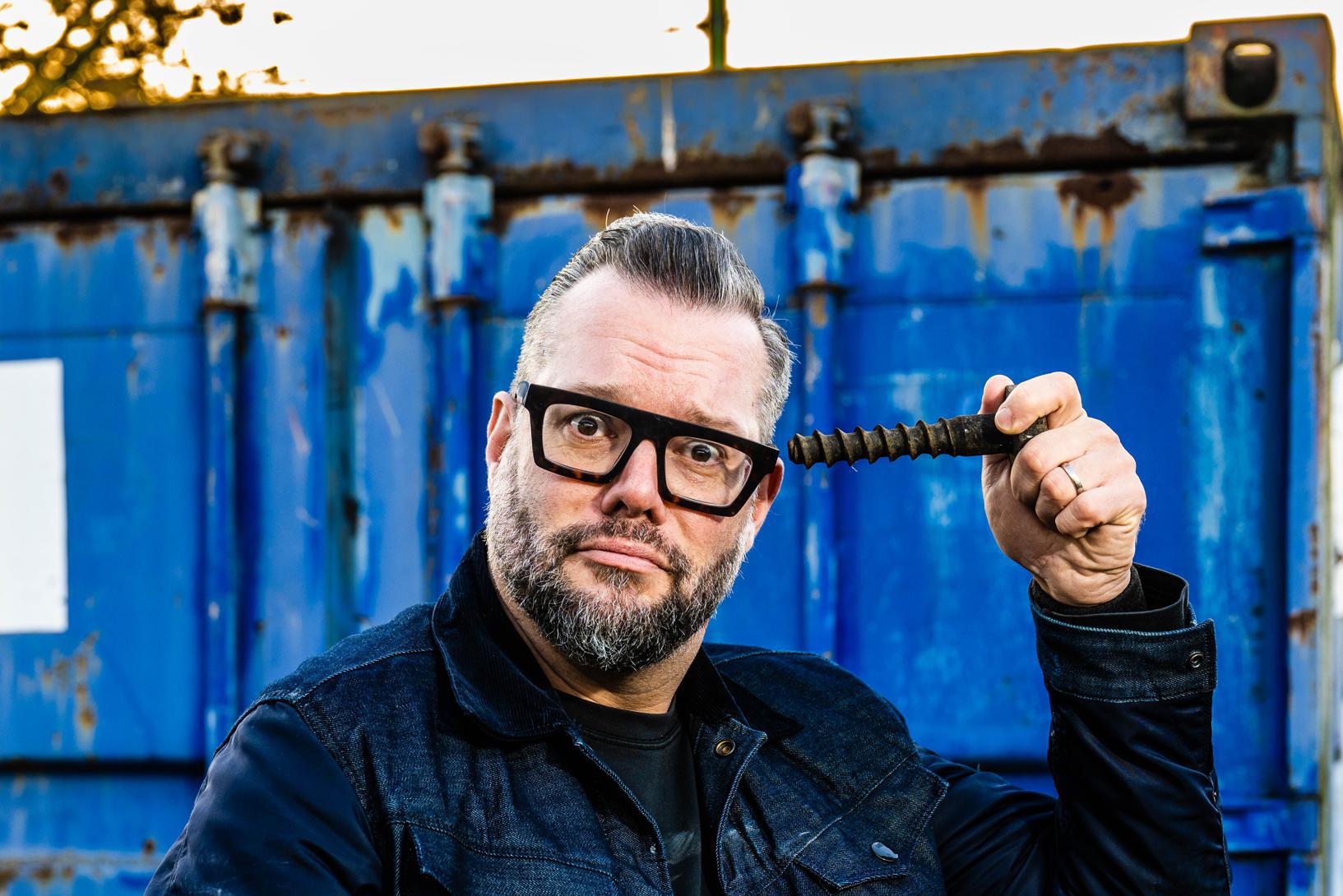 Alex Agnew debuteert aan vooravond van zijn 50e verjaardag als tv ...