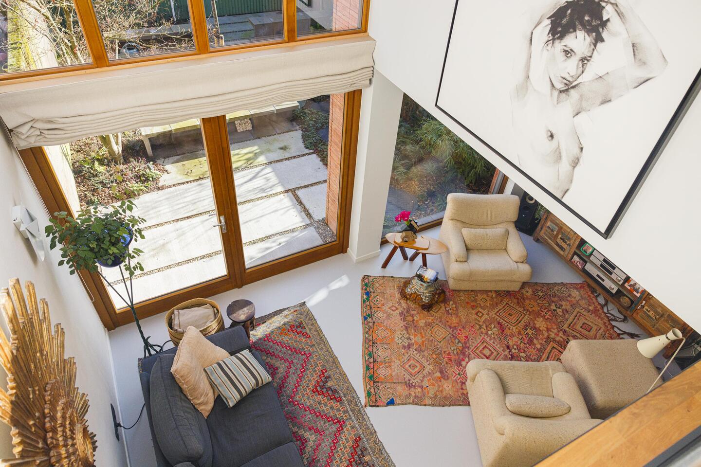 Een ‘zigzagkeuken’, isolerende schelpen en een linovloer: Jolijn en ...