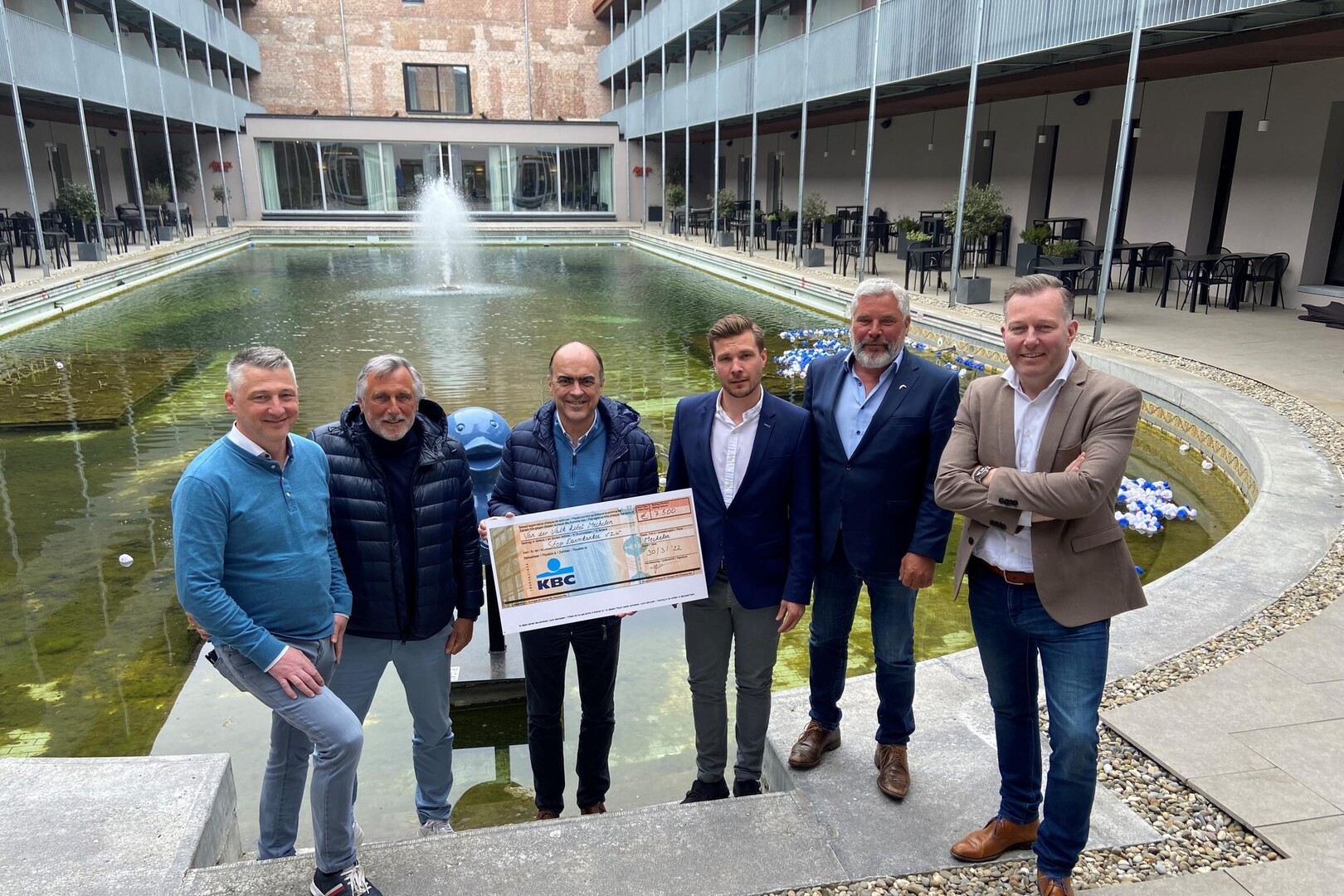 Van der Valk hotel verkoopt bijna 1.500 eendjes voor strijd tegen ...