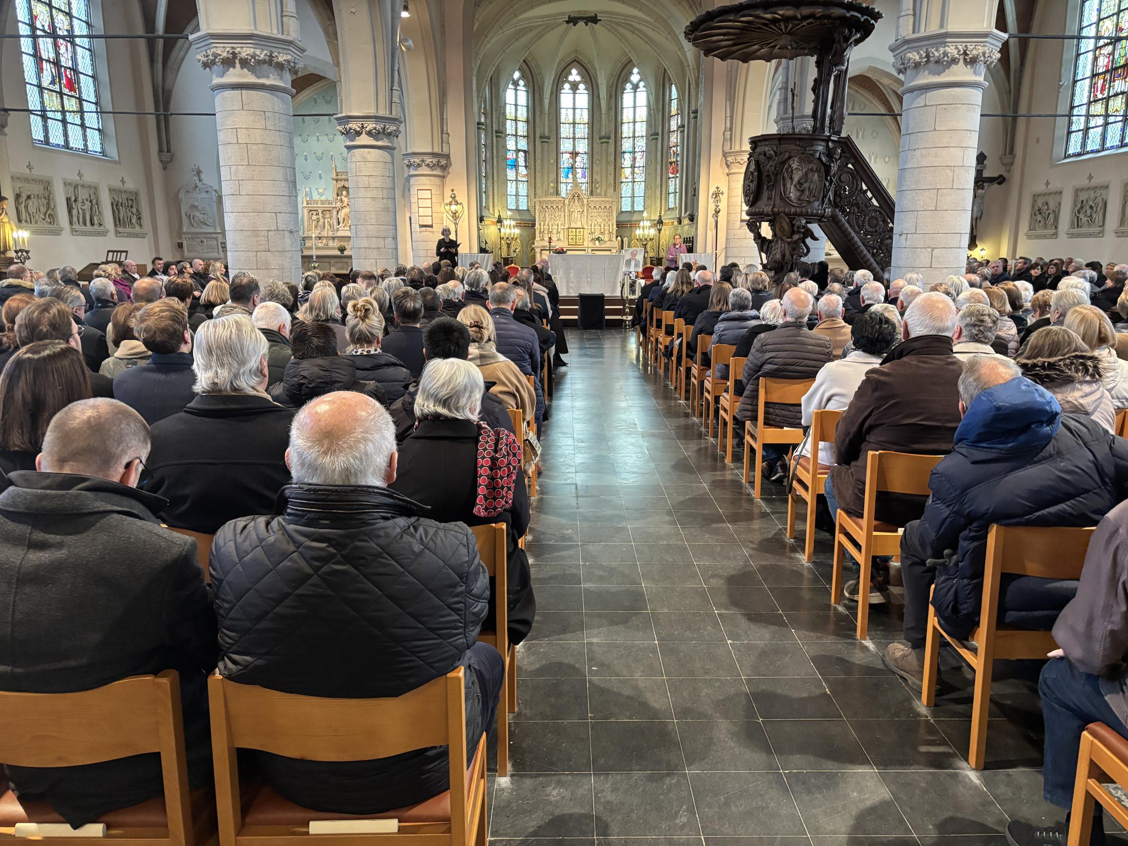 Heist neemt afscheid van bekende juwelier Clem Vercammen: “Hij was een ...