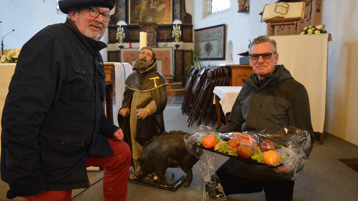 Eerste marsepeinen varkenskop haalt 110 euro, geen enkel bod op Coca ...