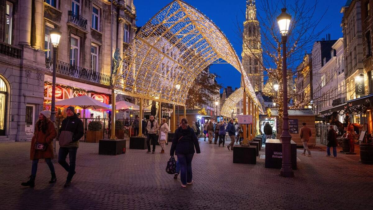 Antwerpse politie: “Dakloze man probeerde beveiliging ‘Winter in ...