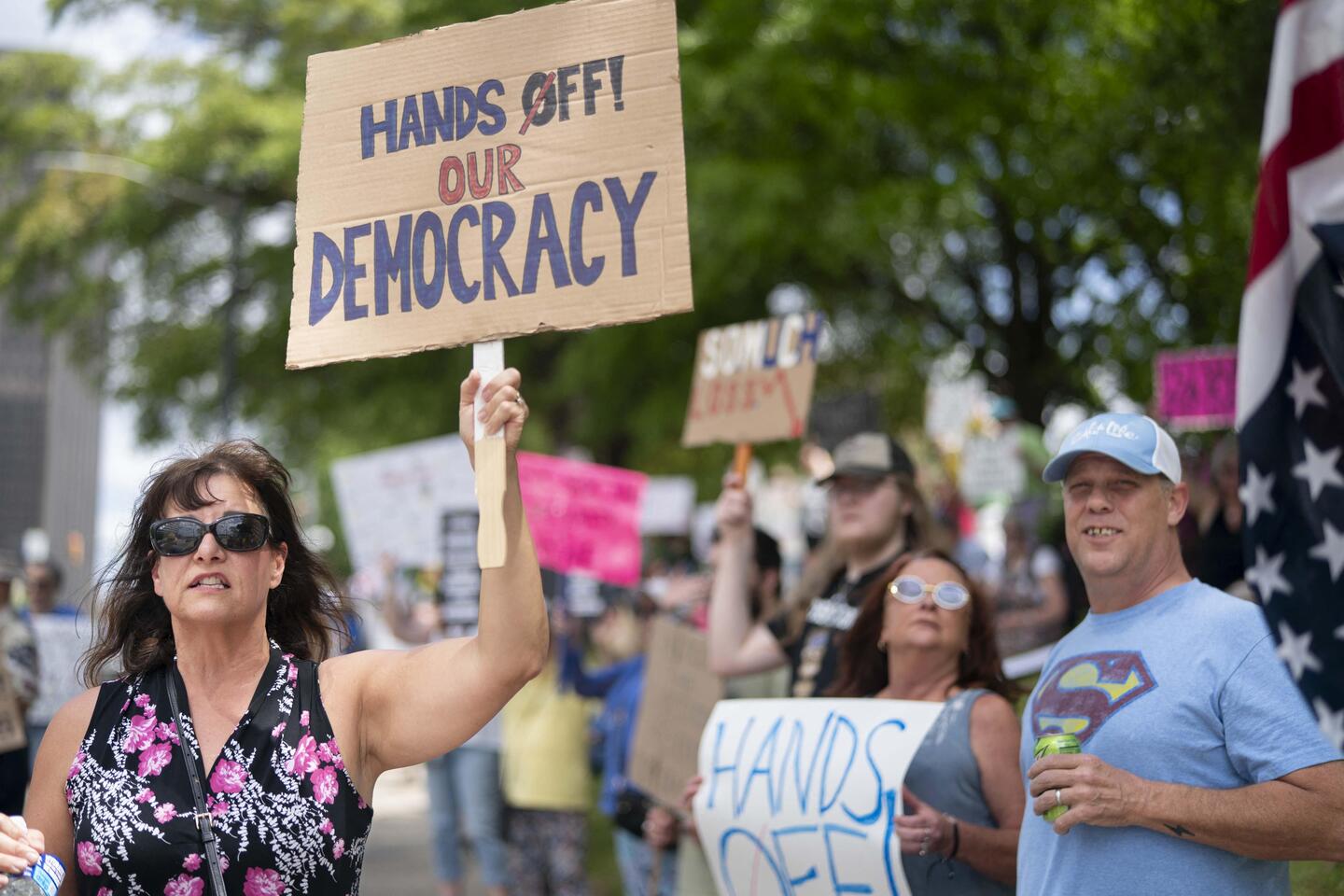 Björn Soenens over de demonstraties tegen Trump: “Het zal hem alleen ...