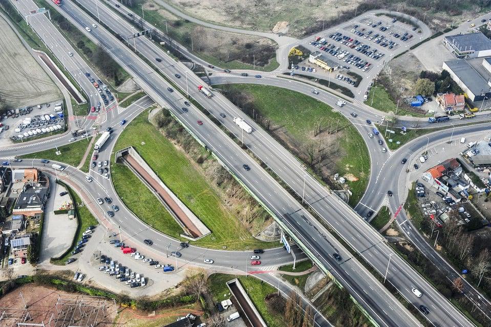 Grote schoonmaak op parkings rond E313 en rondpunt | GVA