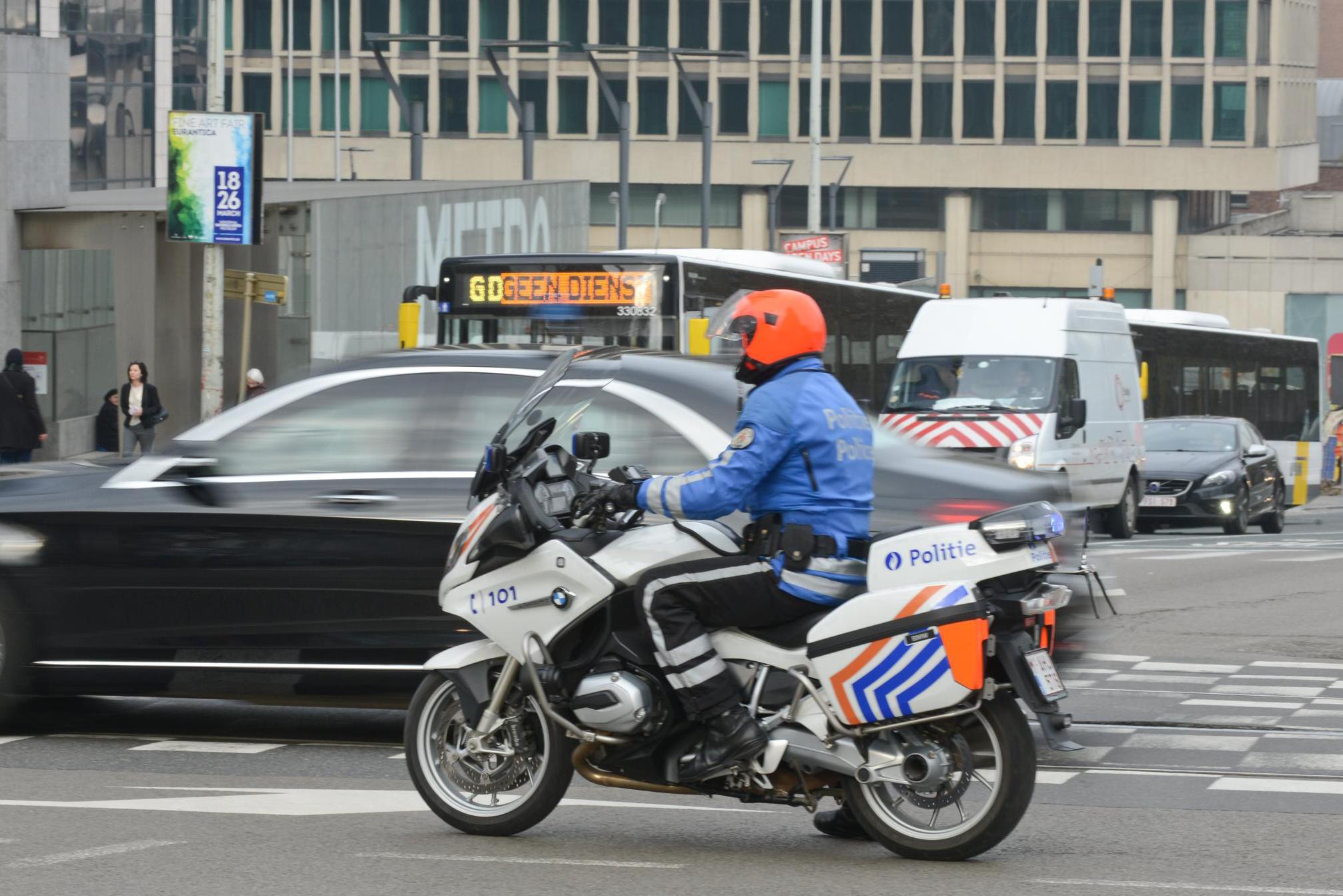 Politie moet zwaantjes uit uithoeken van het land optrommelen voor ...