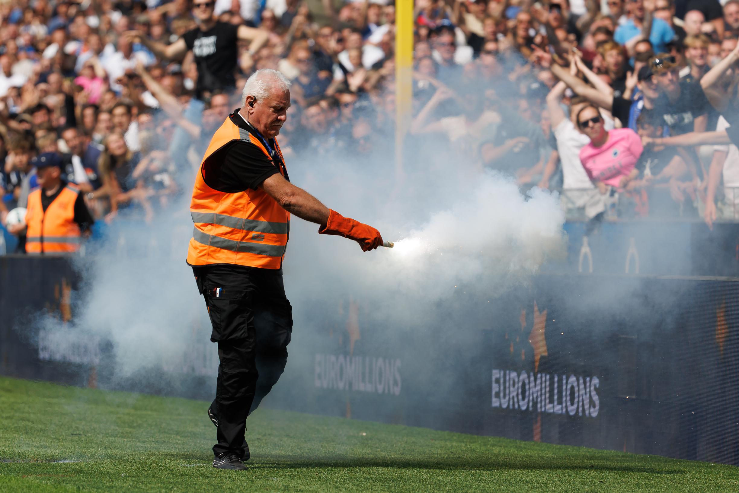 Antwerpfan raakt gewond na incident met pyro: “Het spijtige bewijs dat ...