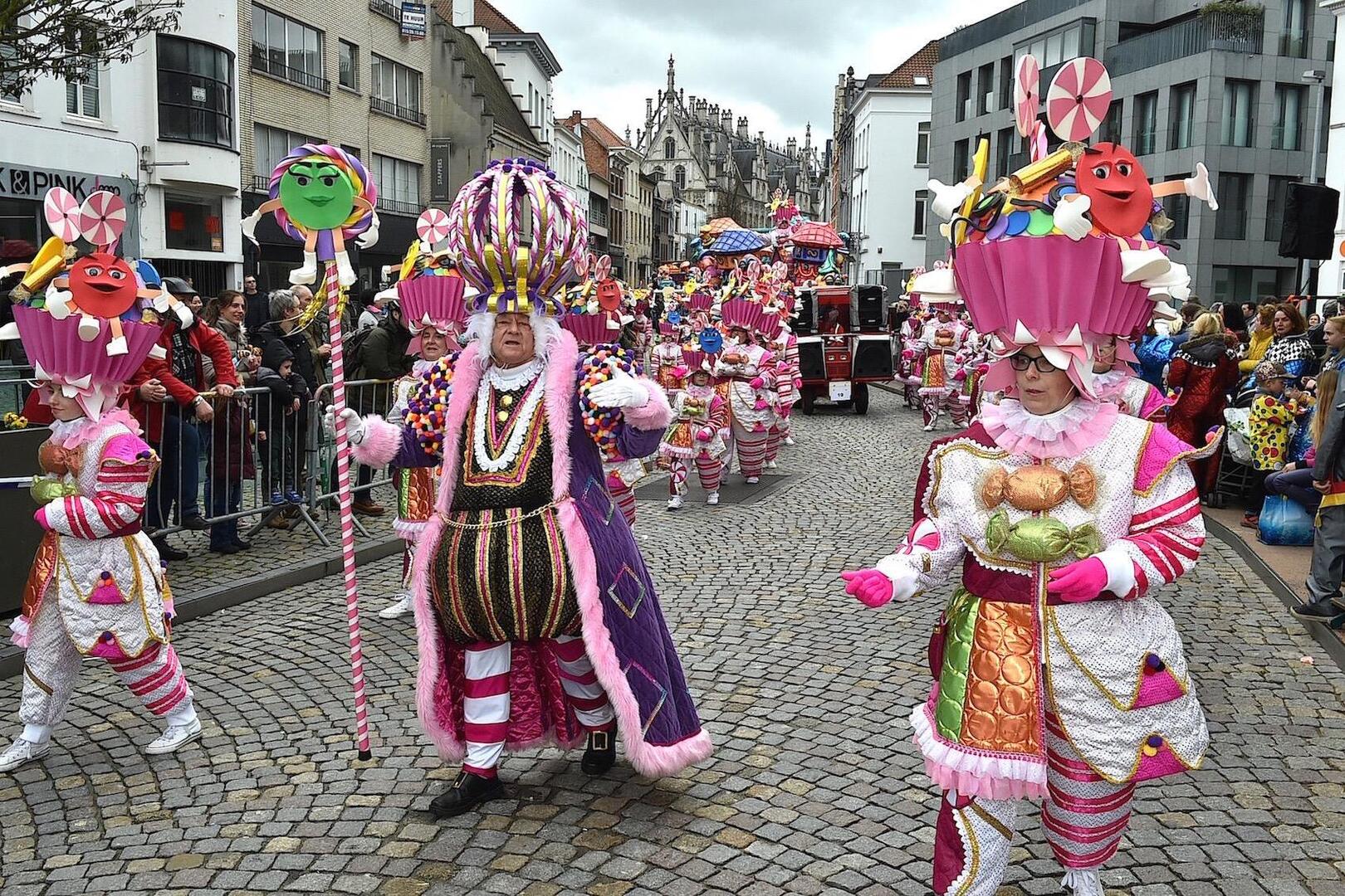 Mechelen warmt zich op voor jaarlijkse carnavalstoet: “Het blijft een ...